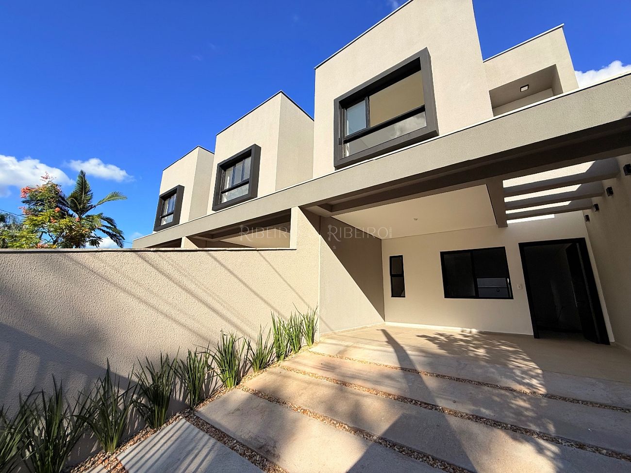 SOBRADO GEMINADO NOVO em Joinville - Ribeiro & Ribeiro Imóveis