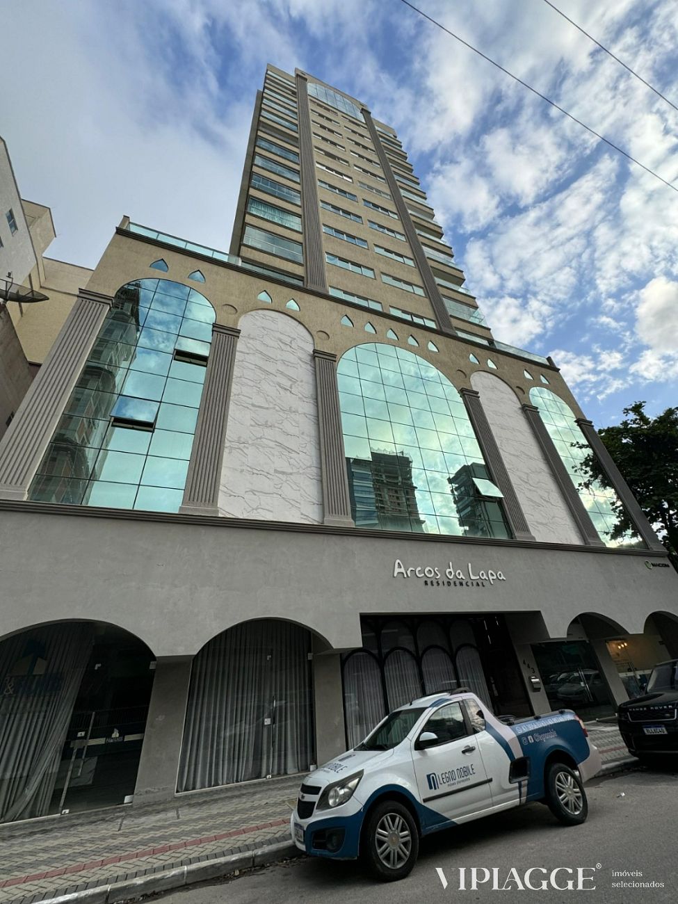 Apartamento no Edifício Arcos da Lapa à Venda - Apartamento mobiliado em Meia Praia - Itapema/SC ...